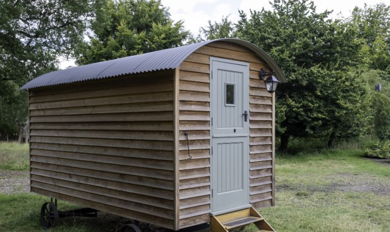 20 Stylish Shed Roof Designs: Modern Ideas for Your Backyard